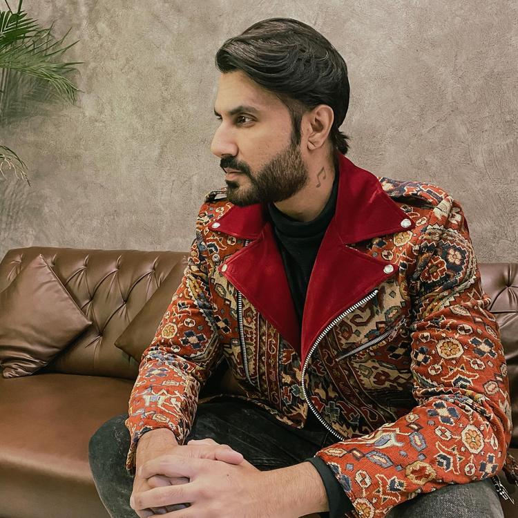 Mustafa Zahid Singer